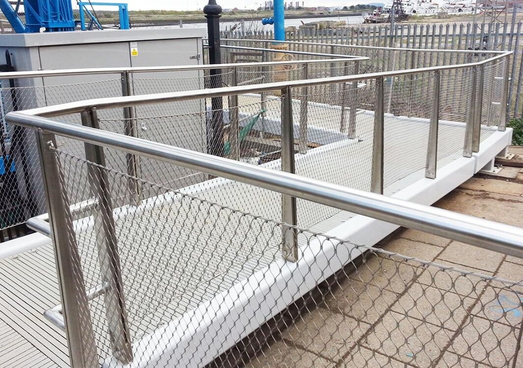 Steel wire rope mesh railing
